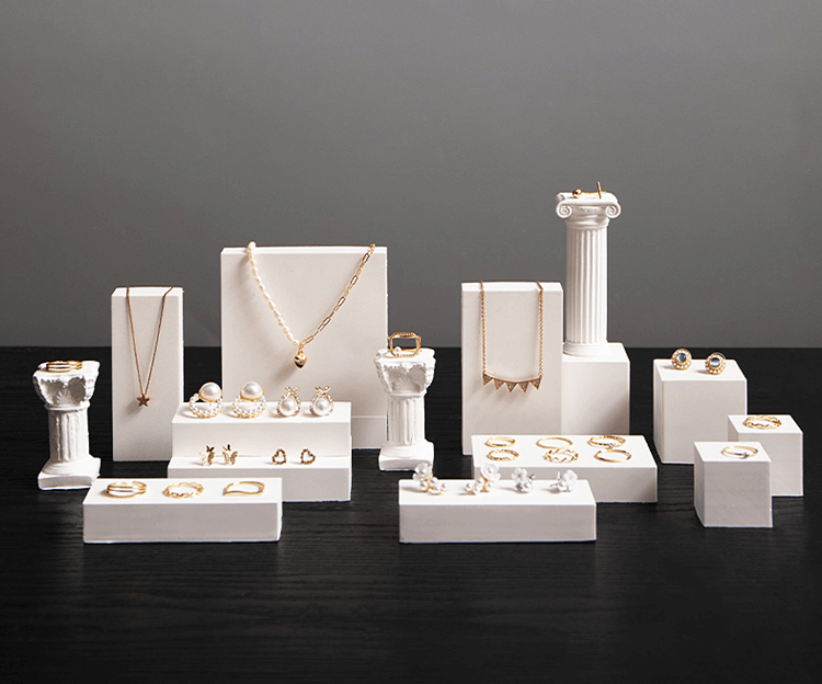 Jewelry Displays That The 3 Most Popular Jewelry Store Colors can Match